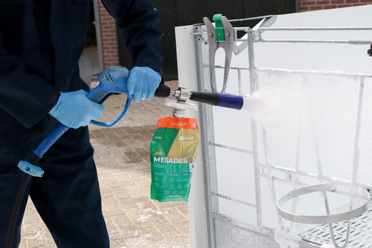 Cleaning & disinfection - Dairy - Schippers USA